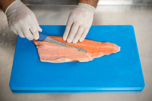 Forelle filetieren: In 10 Schritten zum perfekten Filet - BLINKER