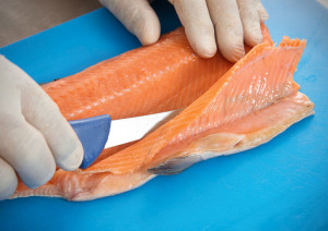 Forelle filetieren: In 10 Schritten zum perfekten Filet - BLINKER