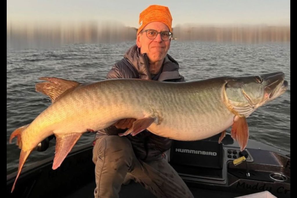Angler aus New York fängt größten Musky seines Lebens - BLINKER