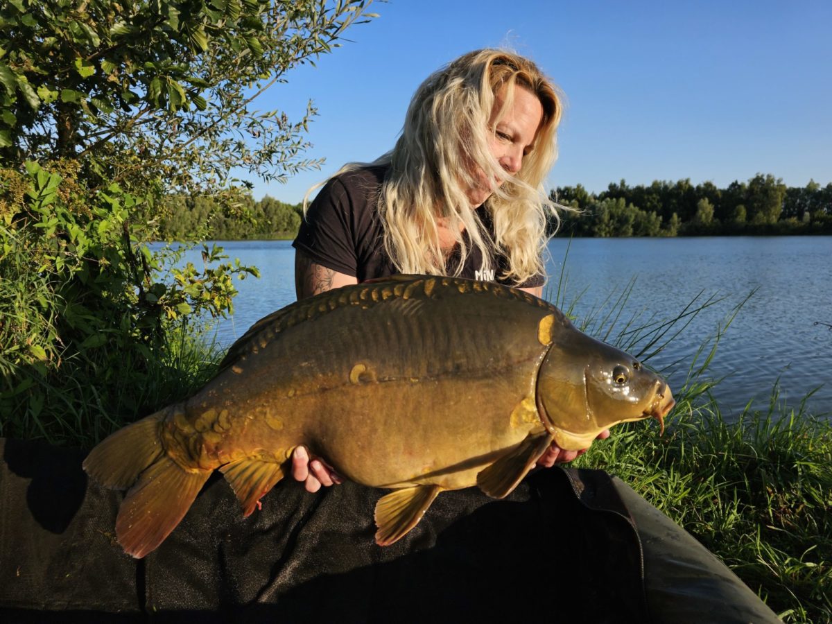 Girlsfishing Germany: Frauenpower am Wasser - BLINKER